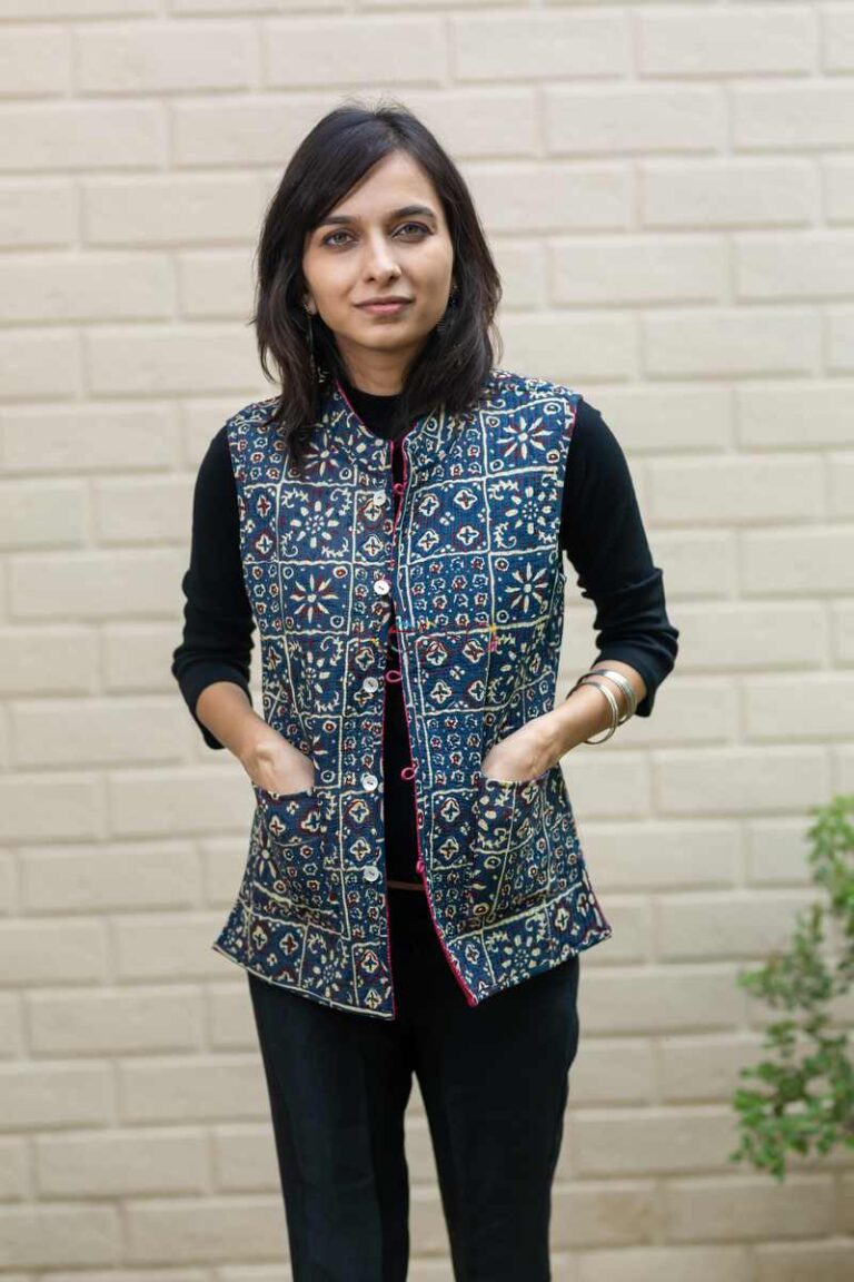 Buy Outstanding SJ16 Blush Pink And Navy Blue Silk Half Jacket Online ...