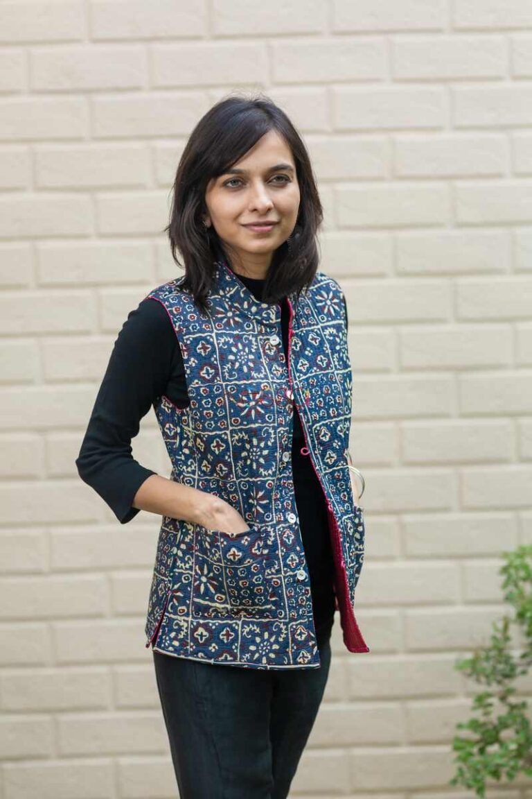 Buy Outstanding SJ16 Blush Pink And Navy Blue Silk Half Jacket Online ...