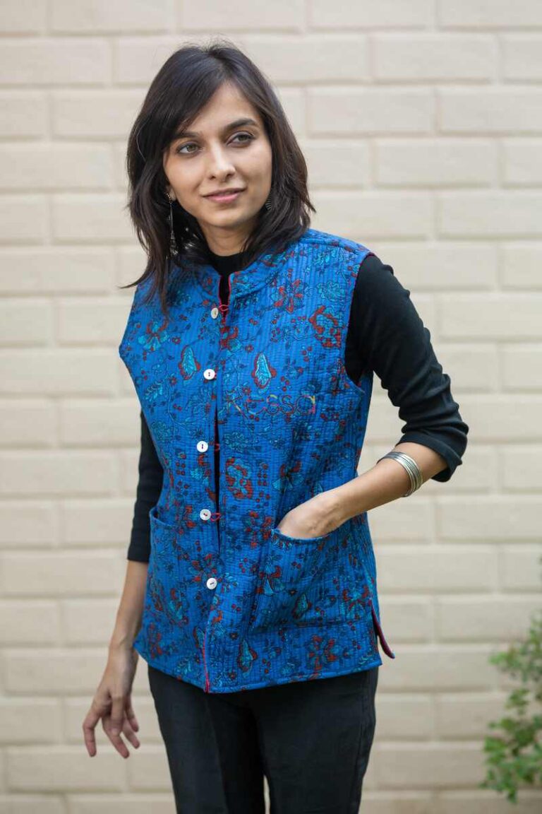 Buy Excellent SJ18 Carnation Red And Blue Silk Half Jacket Online | Kusvaa