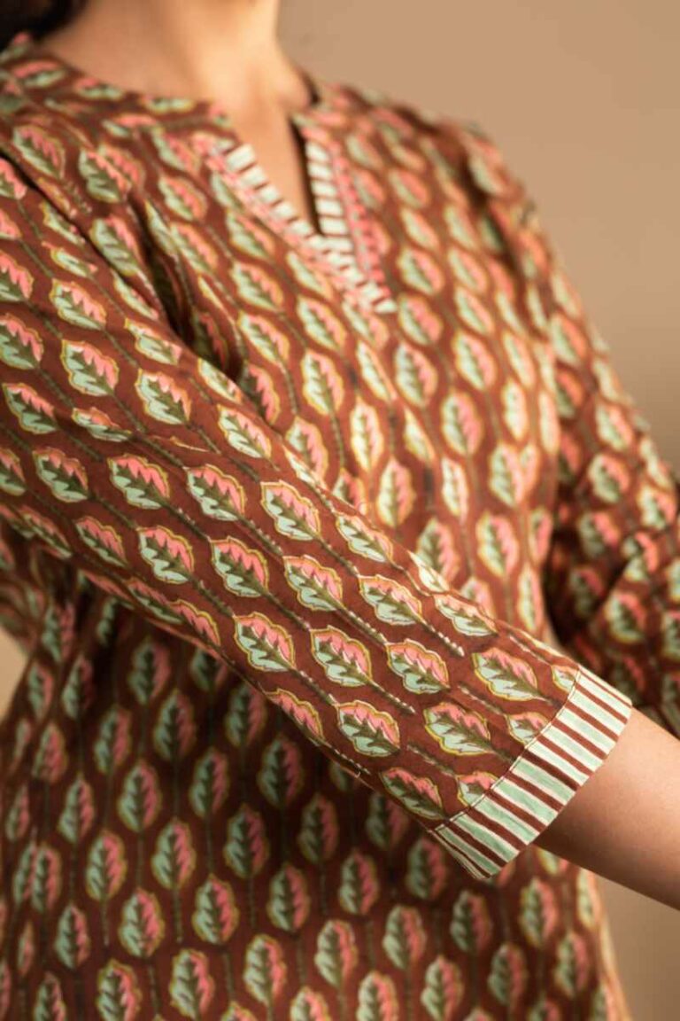 Buy Charming WSR353 Amrita Block Print Short Kurti Online | Kusvaa