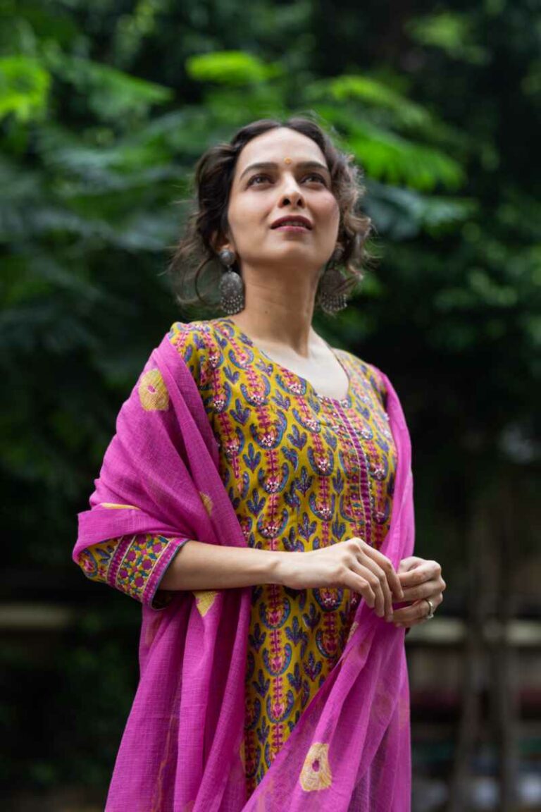 Buy Super WSR419 Anvita Cotton Kurta Dupatta Set Online | Kusvaa