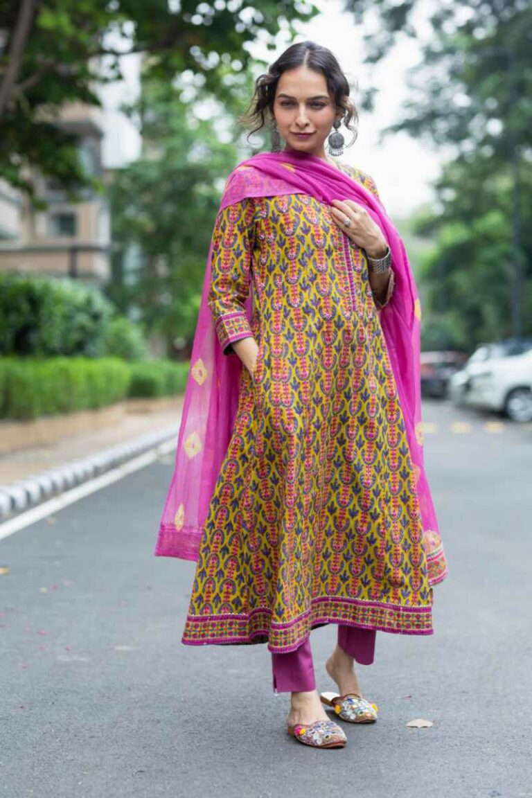 Buy Super WSR419 Anvita Cotton Kurta Dupatta Set Online | Kusvaa