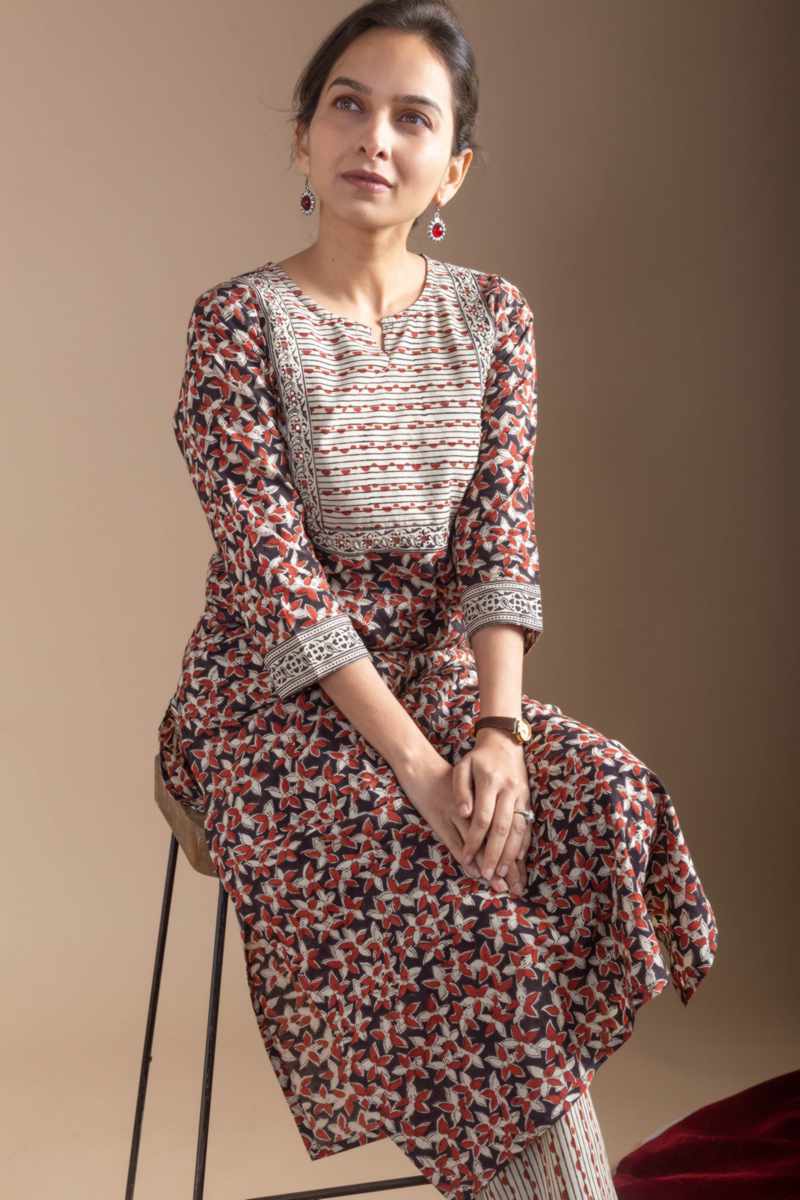 Buy Simplistic AVDAF274 Tahiya Complete Suit Set Online | Kusvaa
