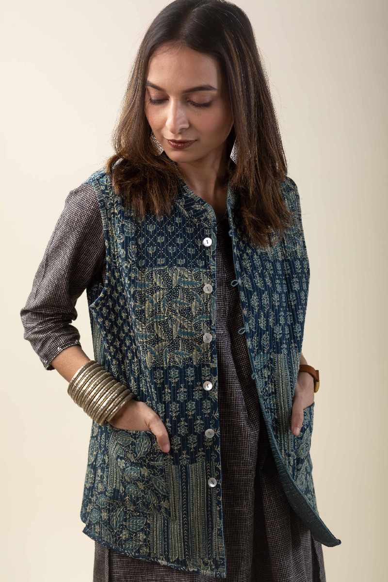 Buy Graceful JAK006 Shaleeni Quilted Full Sleeves Reversible Silk ...
