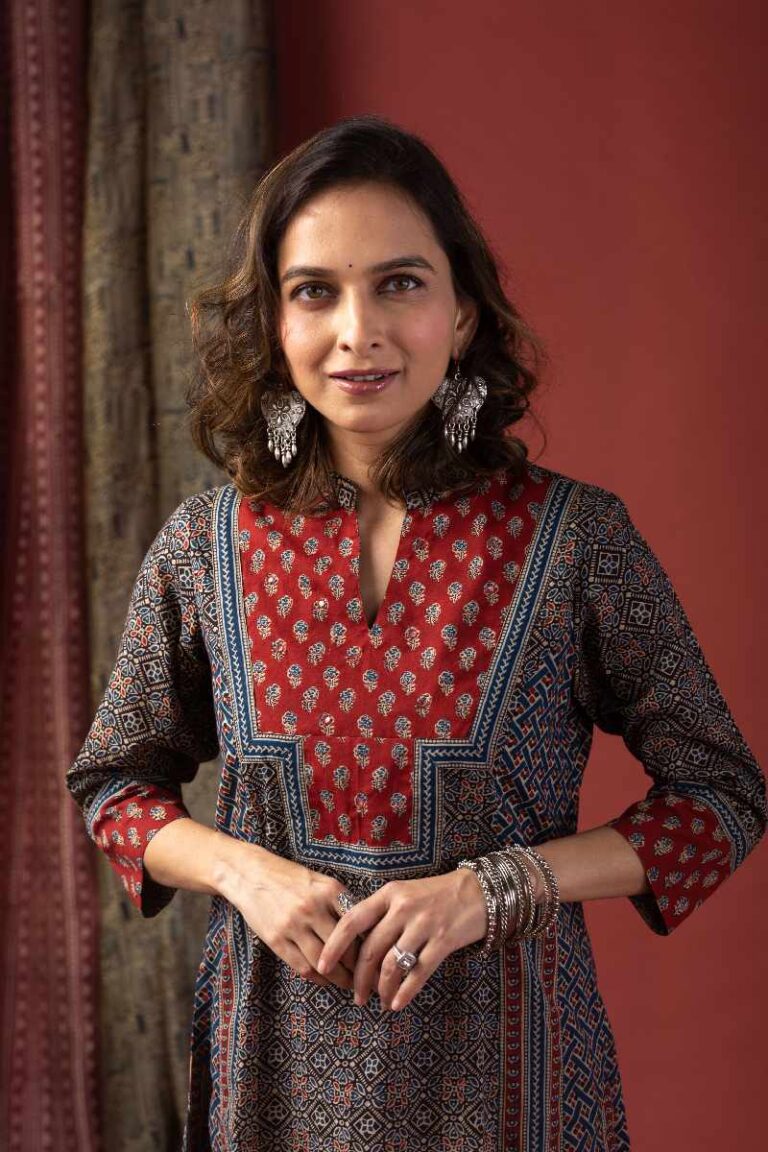 Buy Exquisite COOD049 Megha Cotton Kurta Pant Set Online | Kusvaa